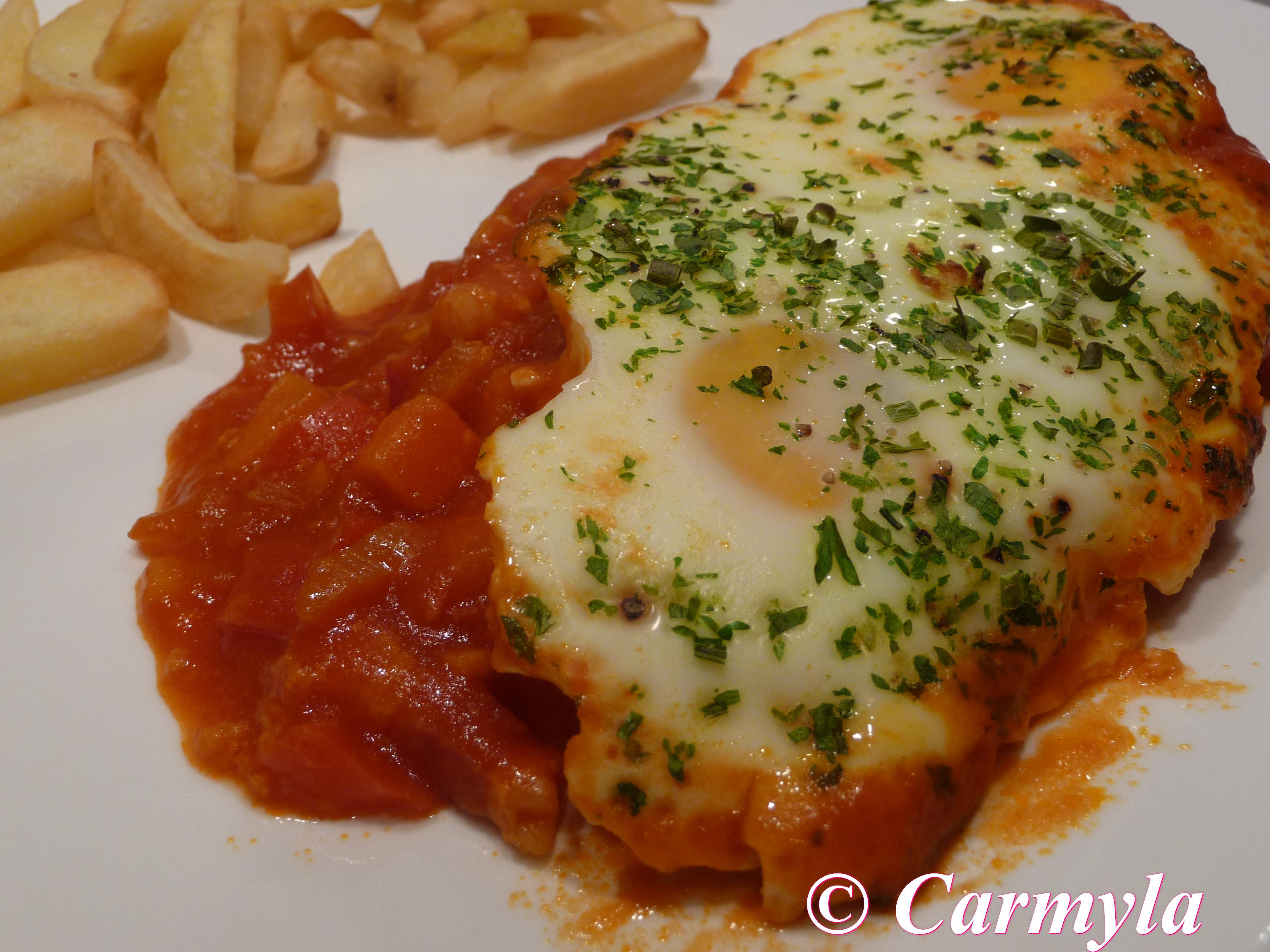 HUEVOS CON TOMATE Y PATATAS AL HORNO | CarmYla